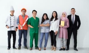 Bedanya Pekerjaan dan Profesi: Pengertian, Karakteristik, dan Implikasi - Blog Loker Jember